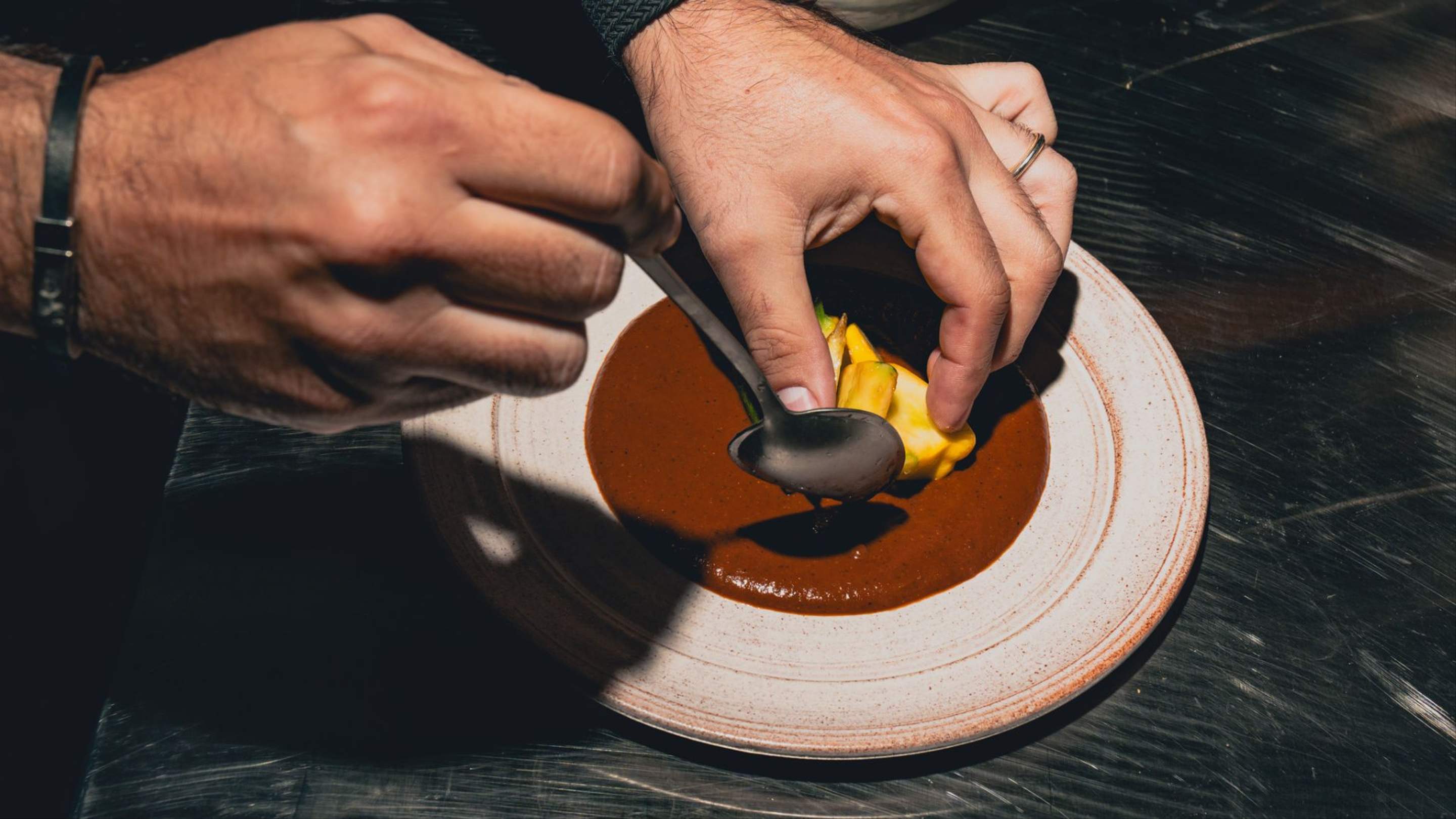 Comedor, Newtown Review