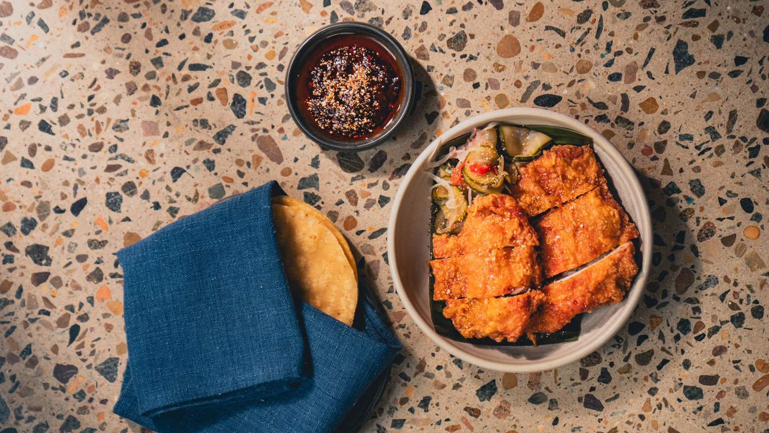 Comedor, Newtown Review