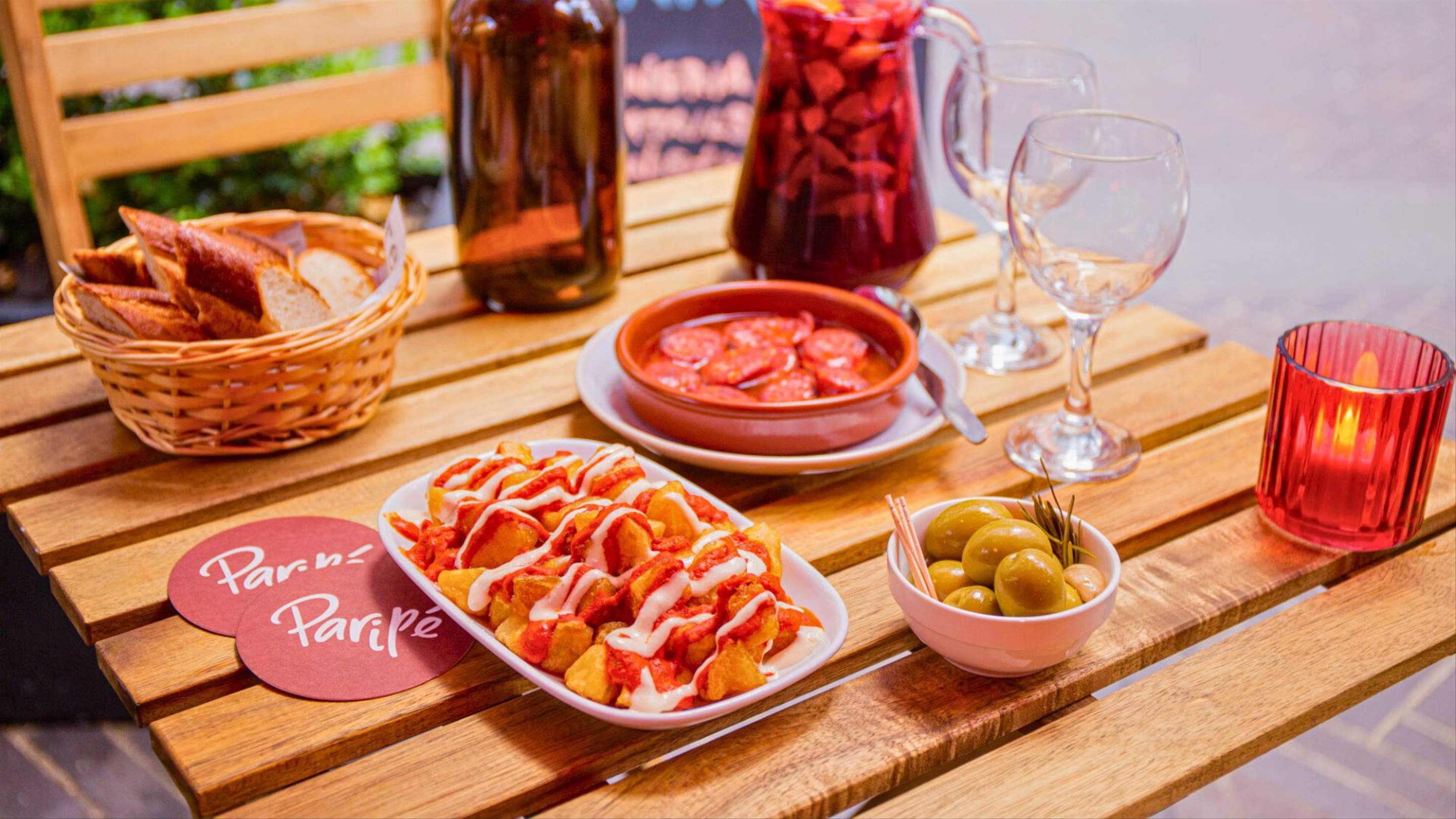 Paripé, Chippendale Review