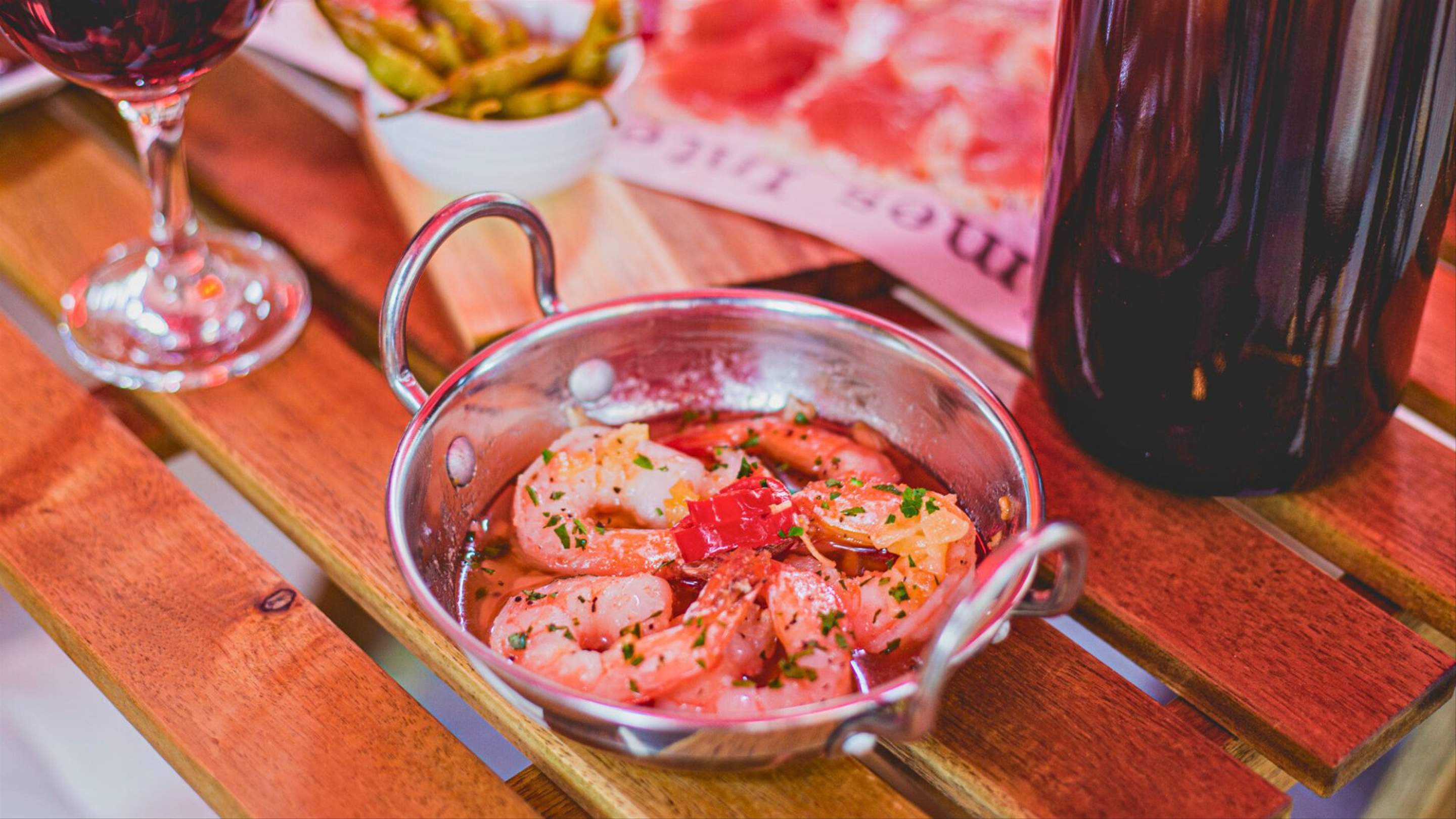 Paripé, Chippendale Review