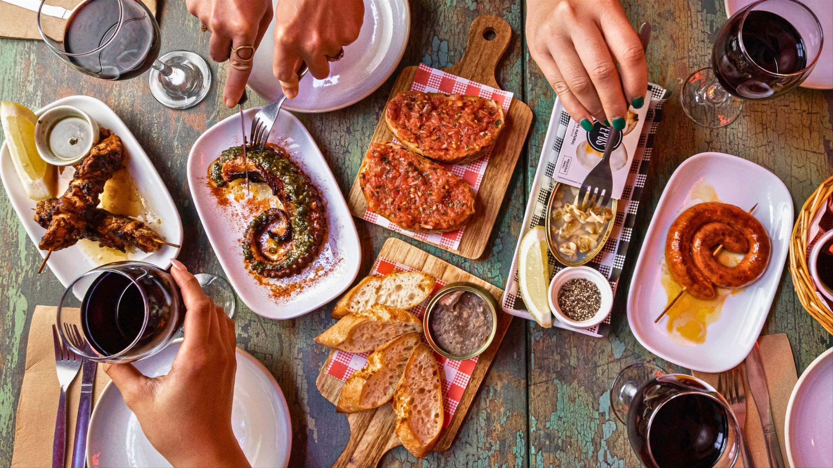 Paripé, Chippendale Review