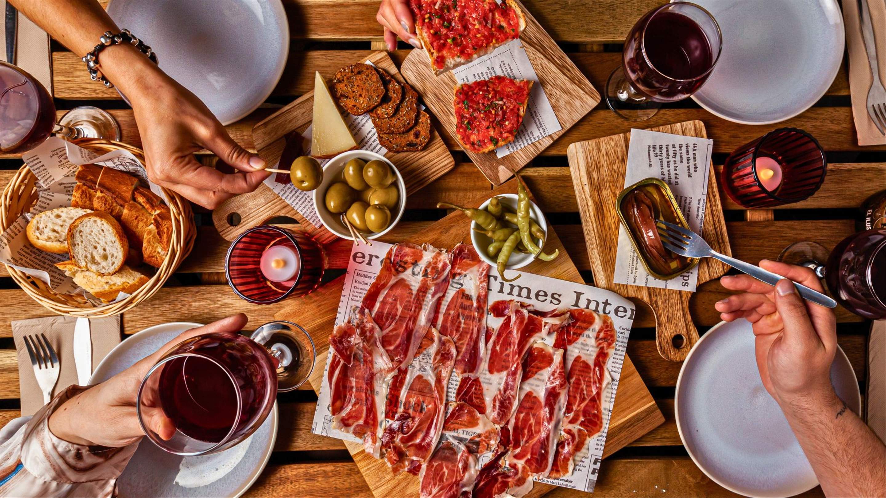 Paripé, Chippendale Review