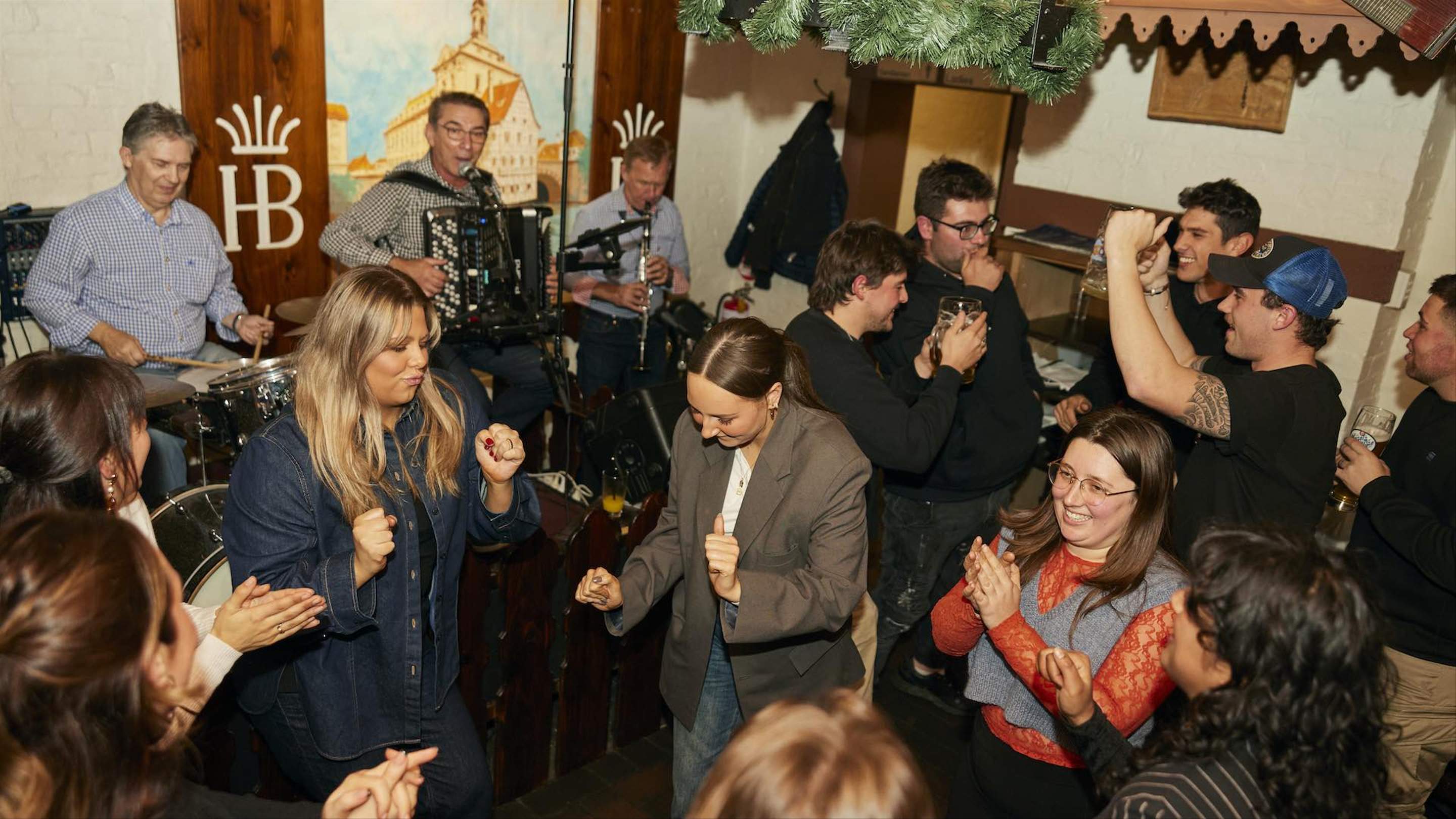 Oktoberfest at Hofbrauhaus — All the Details - Concrete Playground