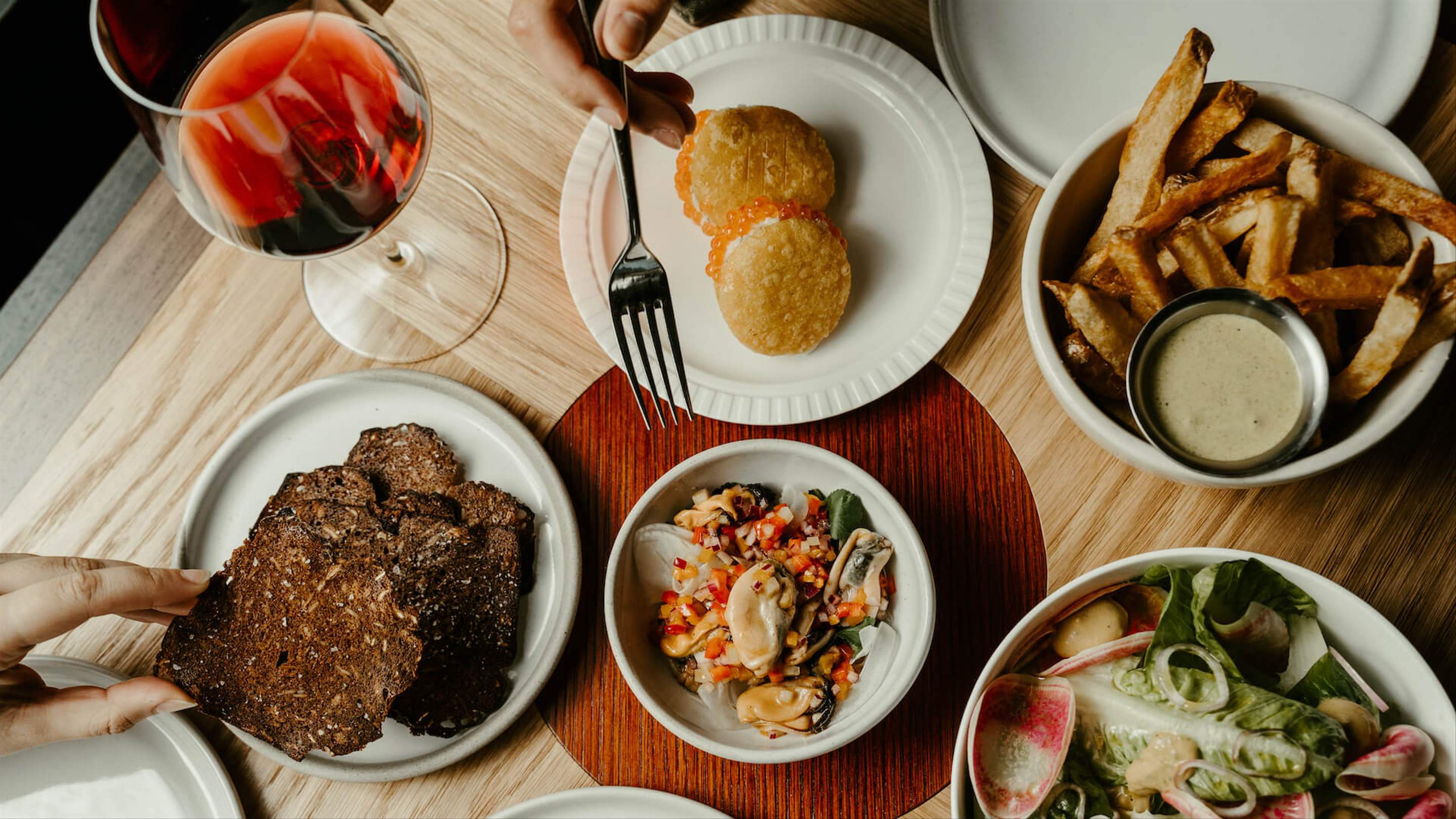 Morena Melbourne, Melbourne Review