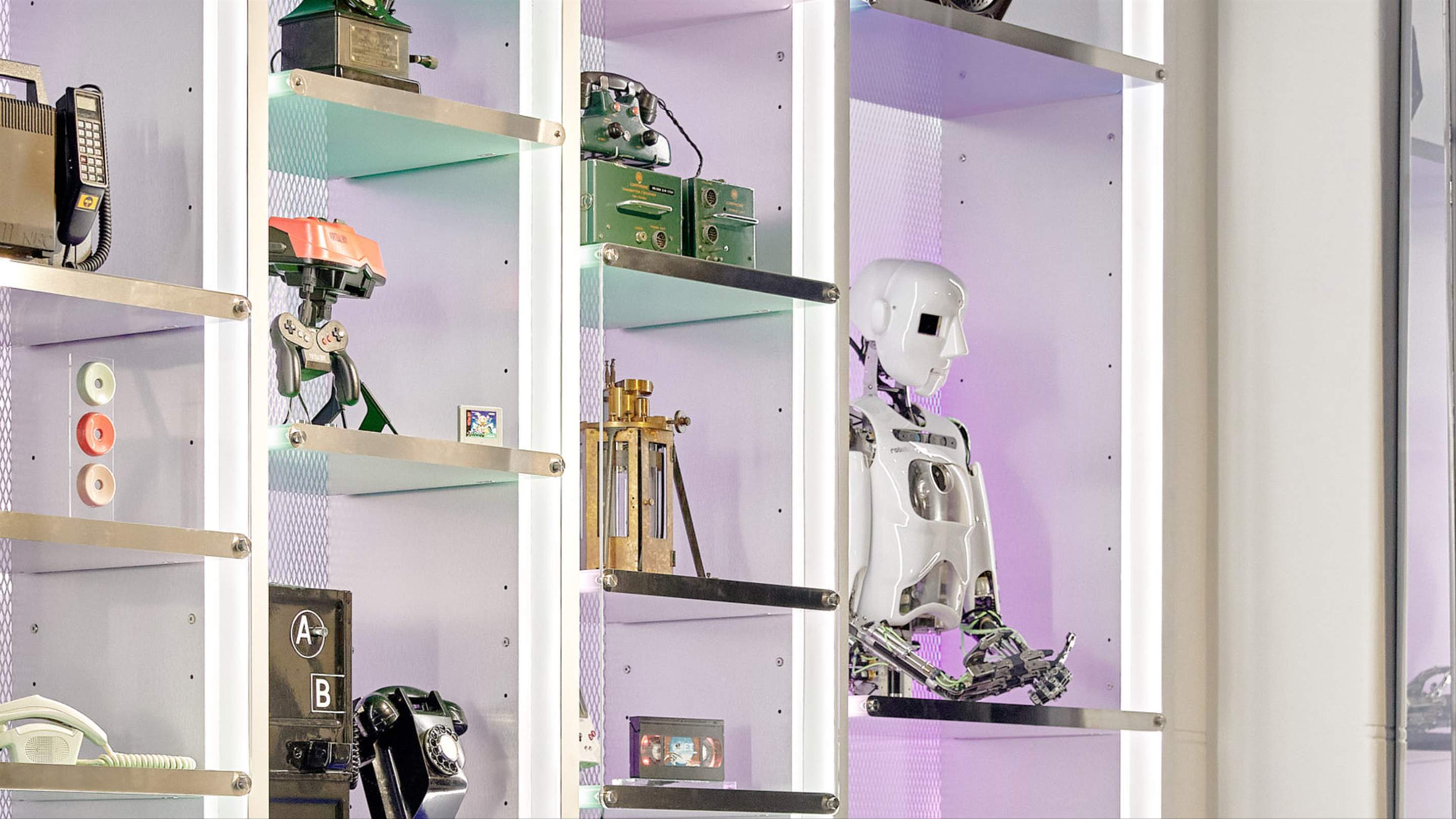 From Rotary Phones to MSN Messenger, Australia's Newest Museum ...