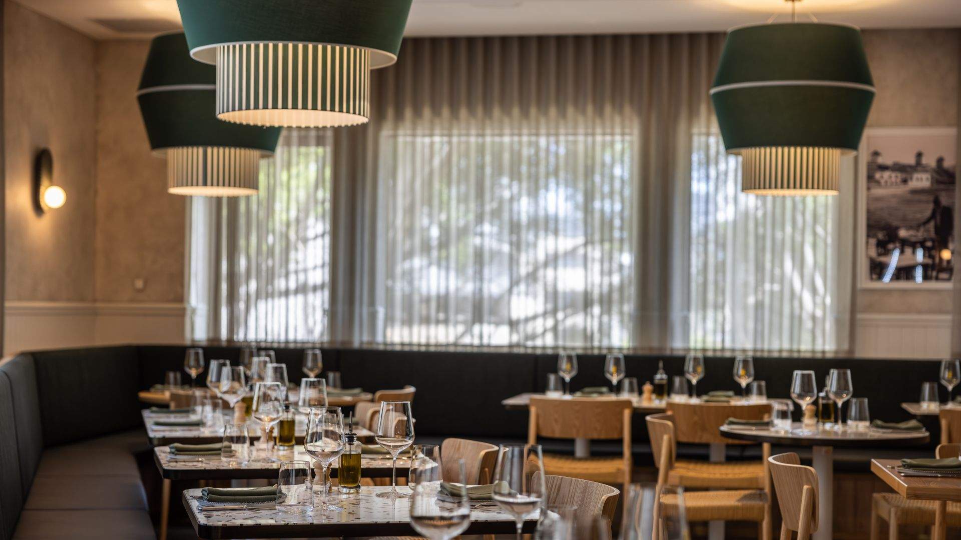 Ela Ela, Sydney Review