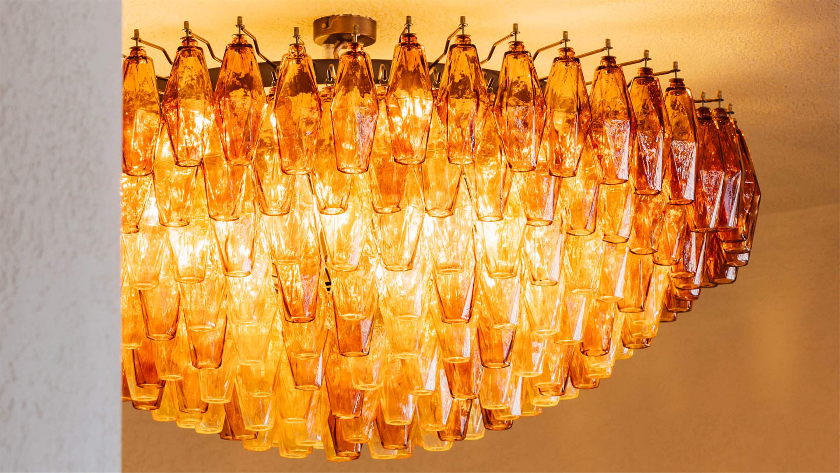 Byblós Brisbane, Hamilton Review