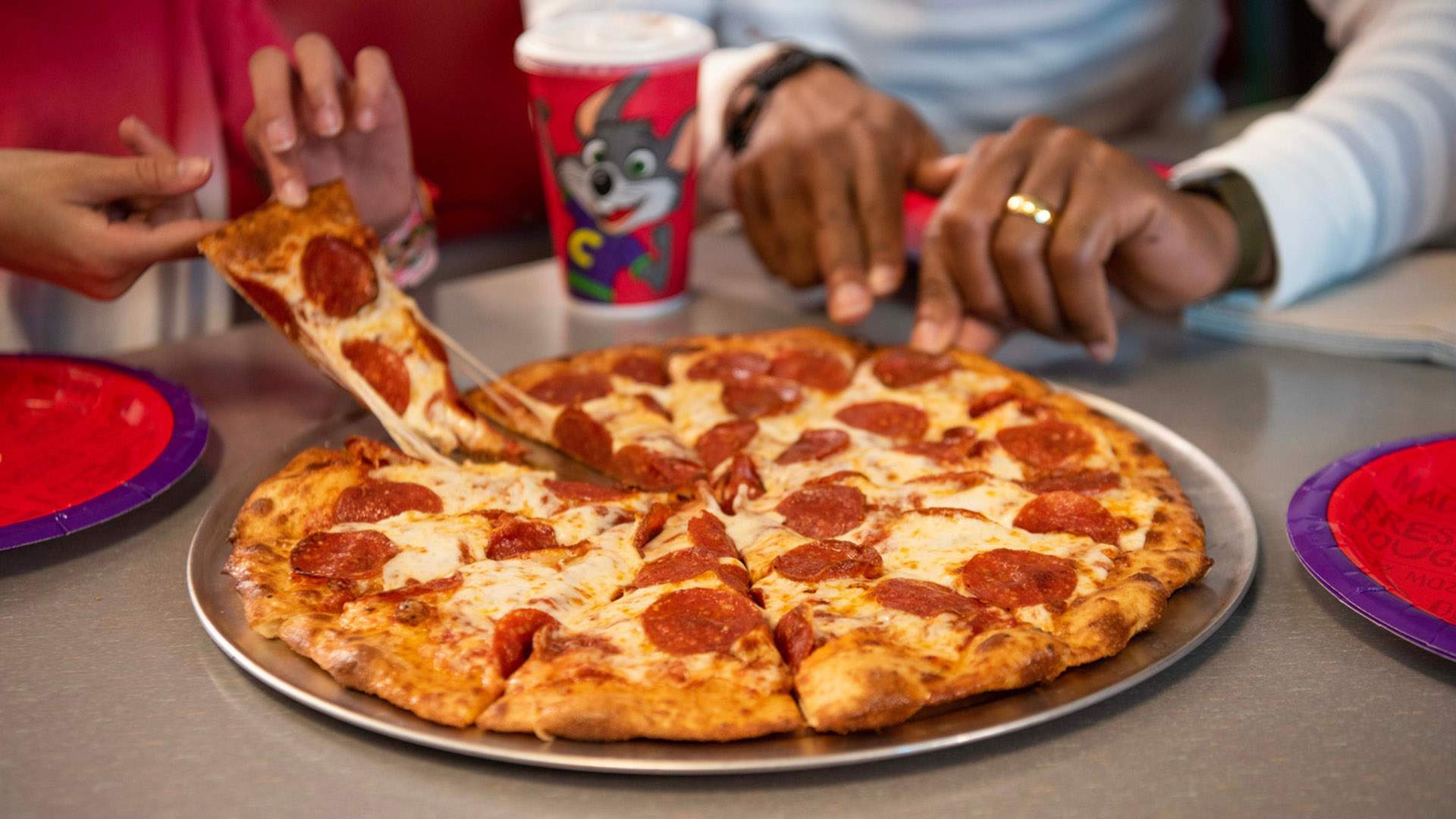 It's Official: Chuck E Cheese Is Bringing Its Pizzas and Arcade Games ...