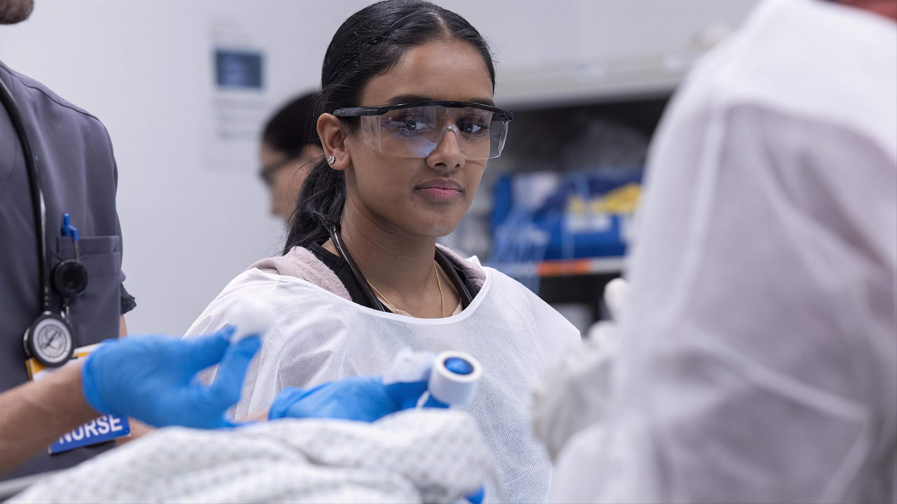 Hopping From Australia to US TV's Next Huge Medical Drama From the 'ER ...