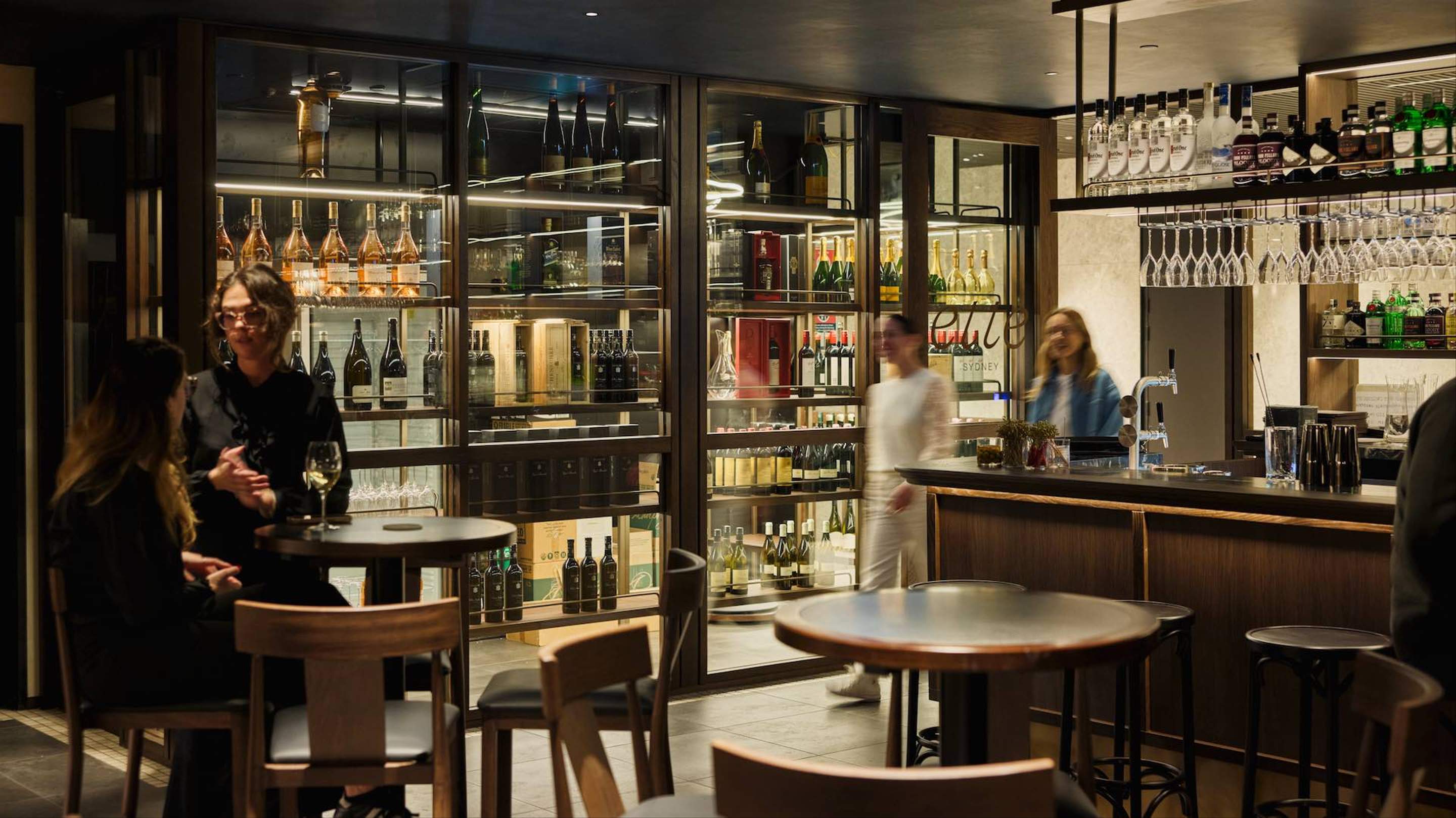 Ette Sydney, Sydney Review