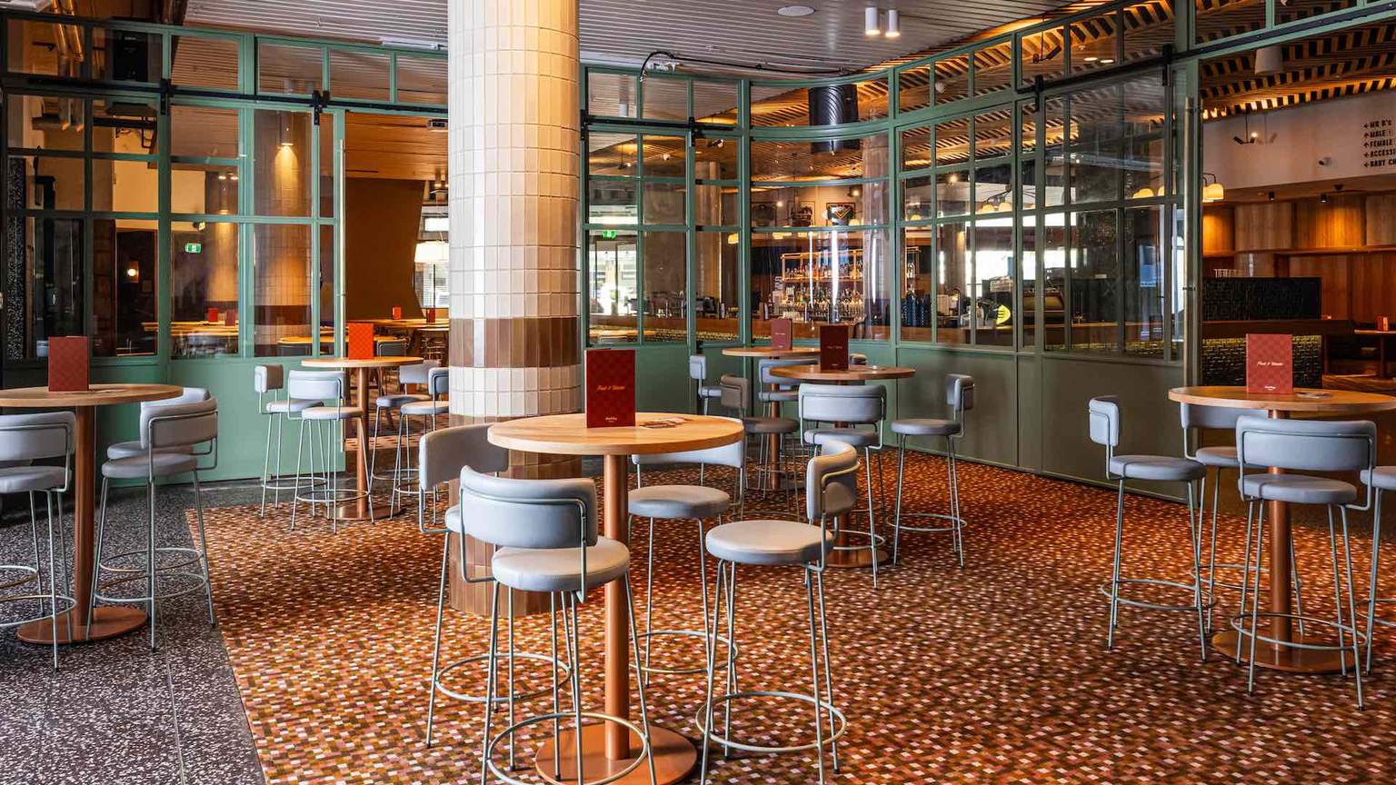Dee Why Hotel, Dee Why Review